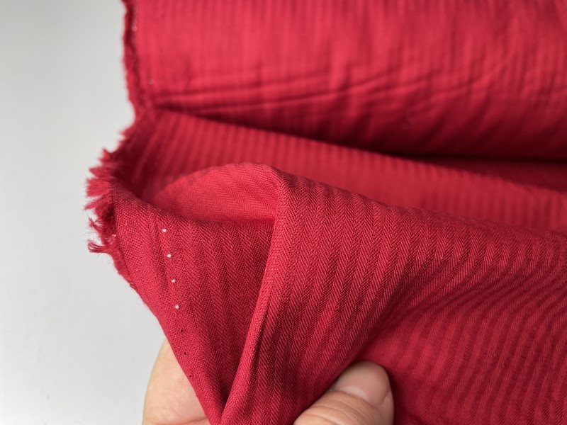 Poplin - smuk vævning i hjerterød